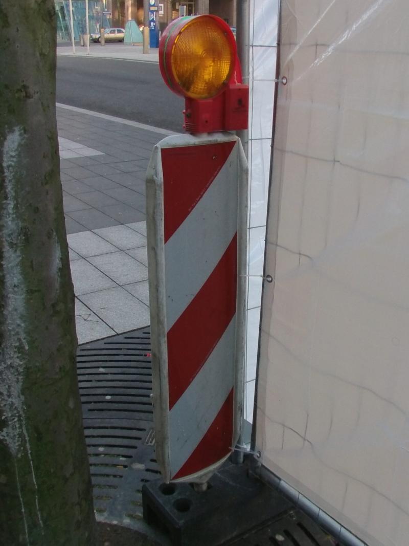 Bauzaun und Sicherheitsbaken mieten in Bochum zur Absicherung von ...