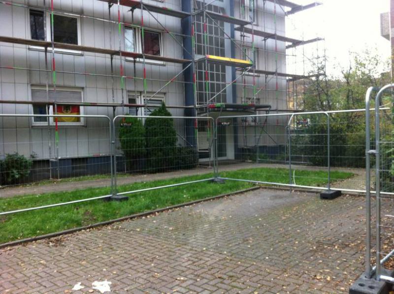 Bauzaun mieten in Willich z.B. für Dacharbeiten | Gitter-Profi.de