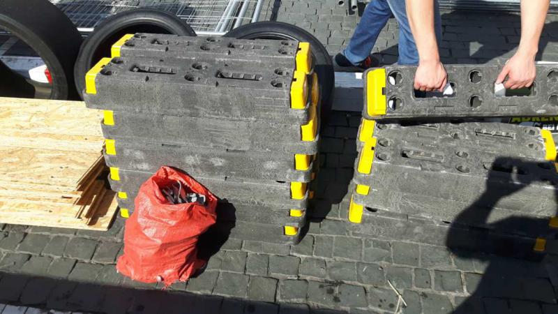 Bauzaun mieten in Frankfurt am Main z.B. für eine Werbeaktion | Gitter ...